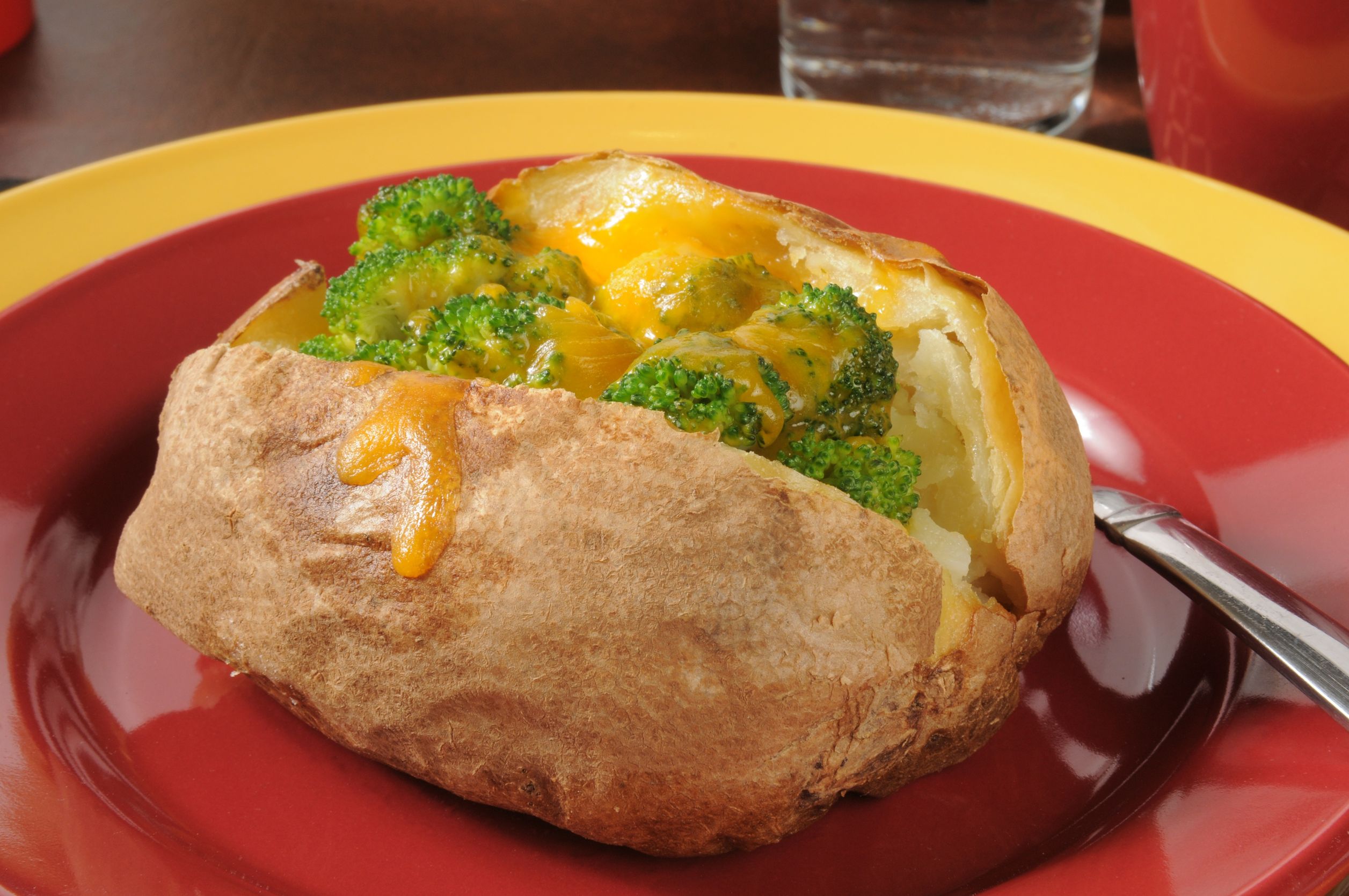 Receta nutritiva: papa rellena con brócoli - TVSana